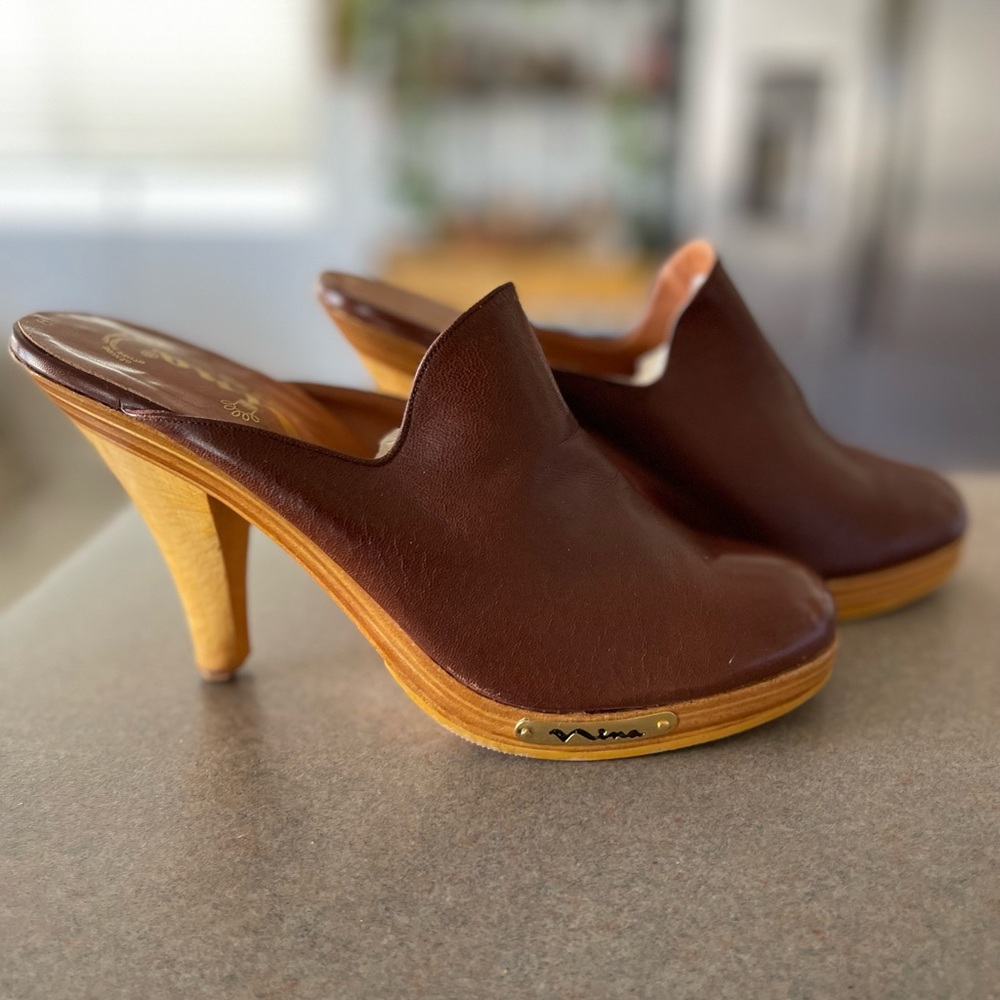 Vintage Nina Leather & Wood Heeled Clogs Size 8 - Gem